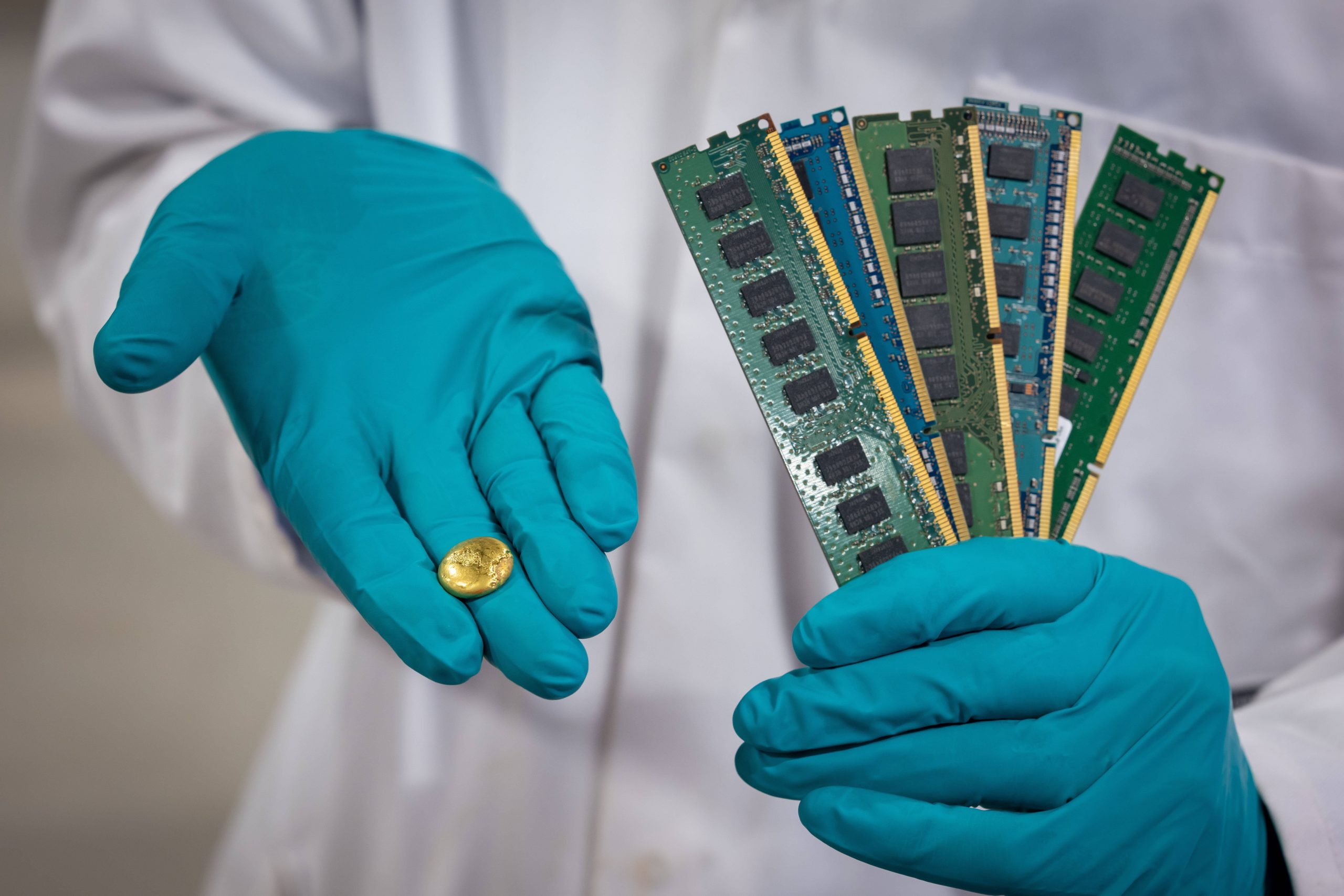 e-waste - extracting gold from PCB's